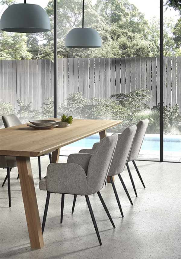 VIGO armstoel naturel, antraciet metalen poten | Castle Line